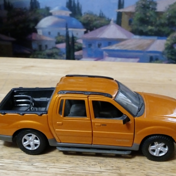 maisto | Toys | Vintage Maisto Ford Explorer 25 Scale Diecast Metal ...